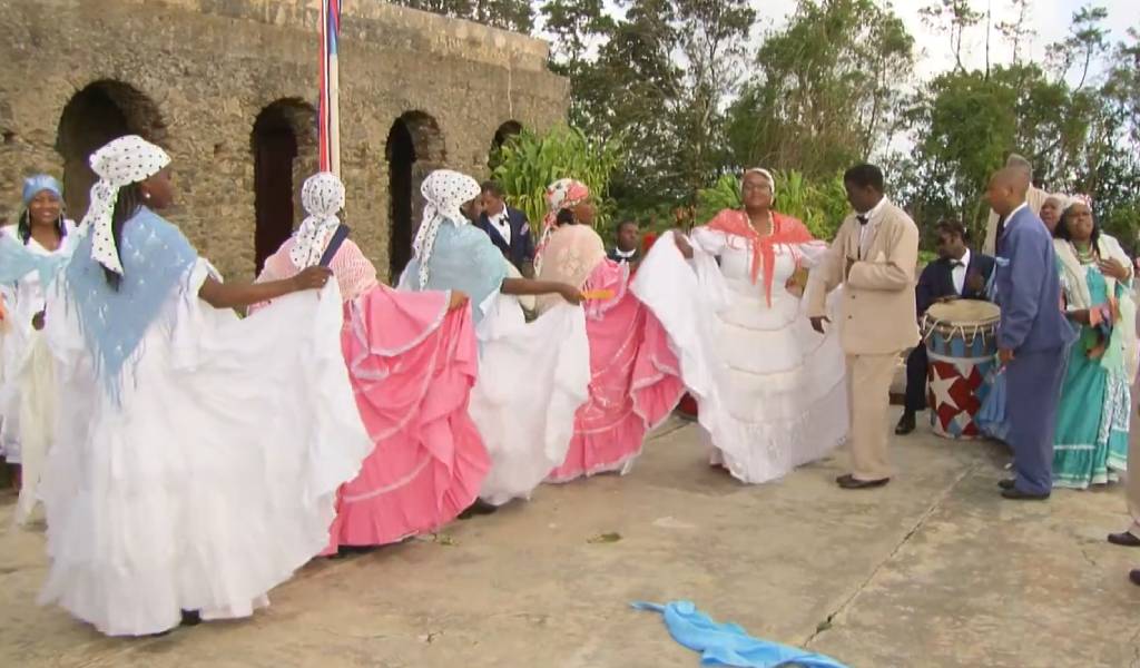Explore Traditional Clothing in Cuba for Men and Women